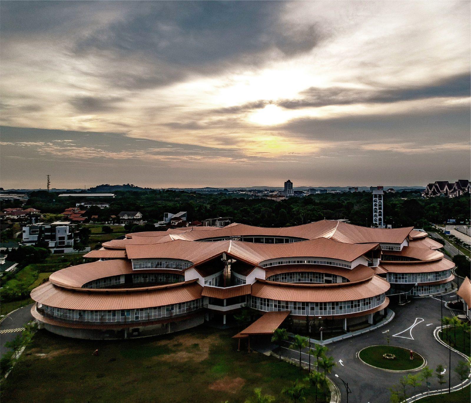 Lysaght's 360 Standing Seam Profile Is Chosen To Express The Beauty And ...